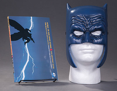 Dark Knight Returns Book & Mask Set