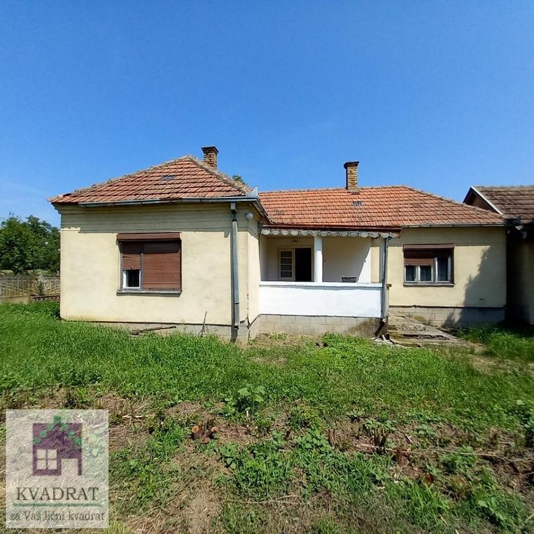 Seosko imanje sa starim kućama 72 m² i 55 m² , 2. 60 ha, Obrenovac, Orašac – 37 500 € (POLUNAMEŠTE