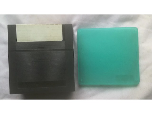 Retro plastične kutije za 3.5` diskete.