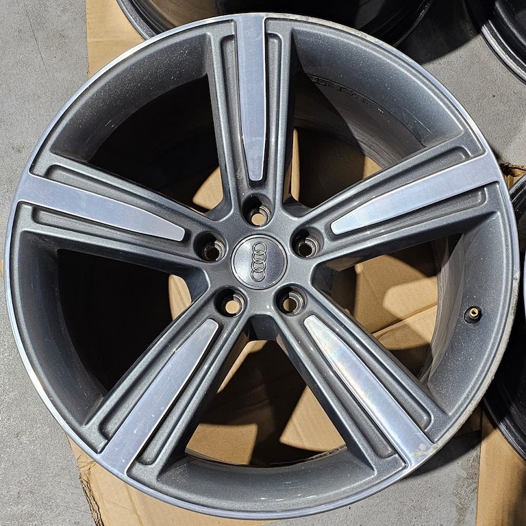 ORIGINAL ALU FELNE ZA AUDI
9j x19 et34 5x112