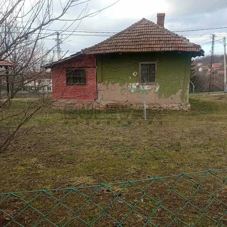 Vučkovica, kod Knića - stara kuća, površine 39 m2, stara kuća i pomoćna z