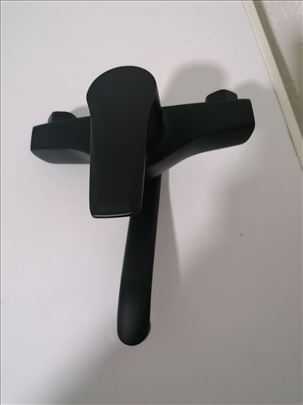 Crna slavina za lavabo jednorucna model 5