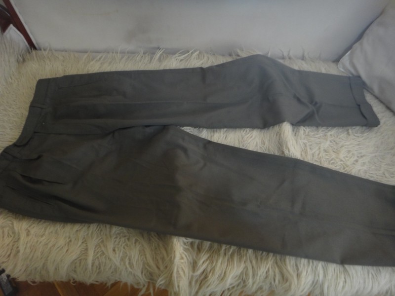muske pantalone