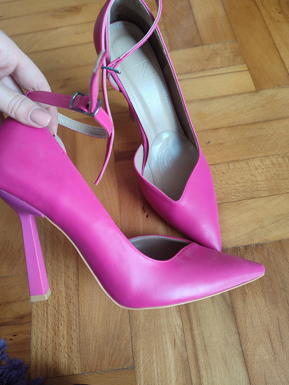 Pink cipele na štiklu