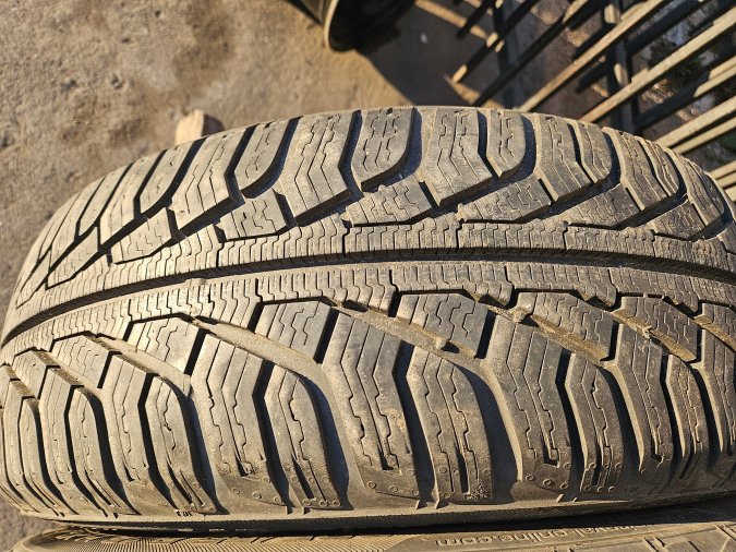 205/55 R16 Uniroyal