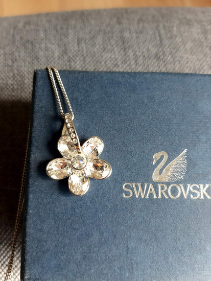 SWAROVSKI lancic sa priveskom - Novo