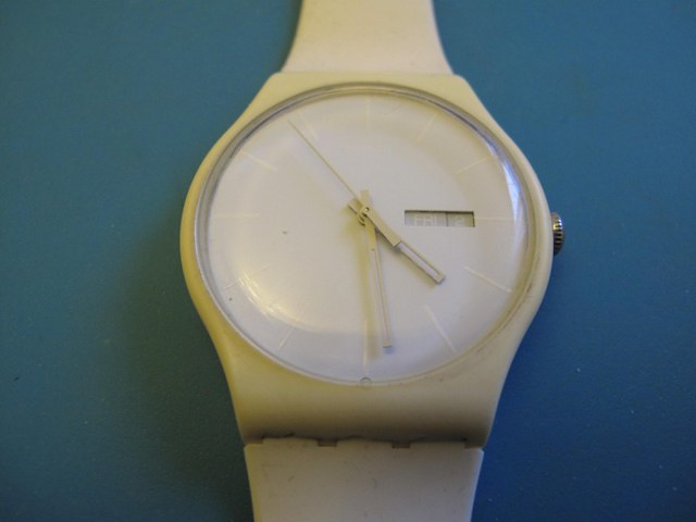 SWATCH Rebel - veliki sat prečnika 41mm