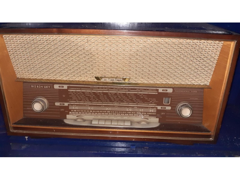 stari radio aparat RIZ 634 UKV