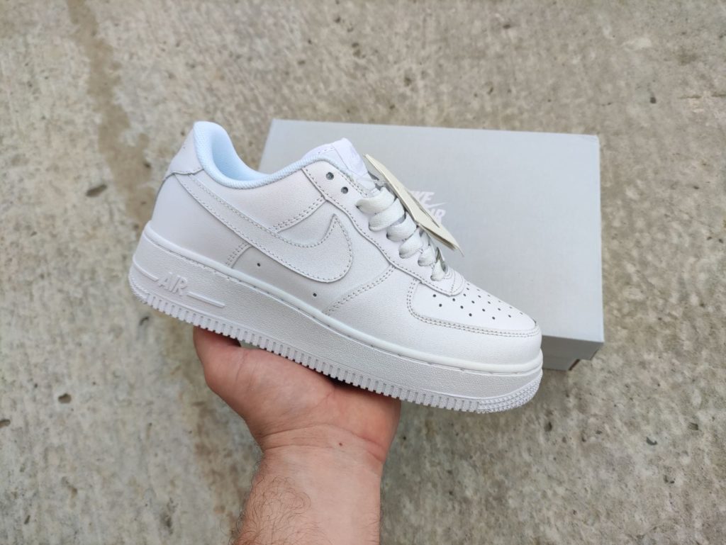 Nike Air Force 1 Triple White