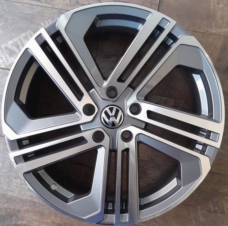 VW 7,5×18 5/112 ET45