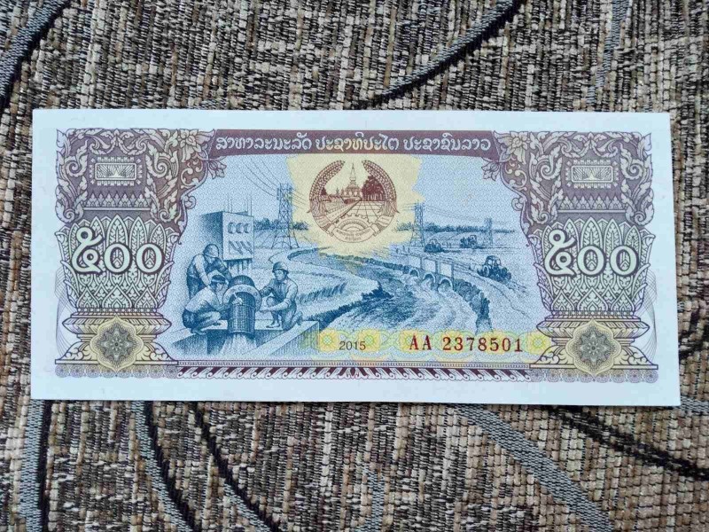 Laos 500 kip,2015 god.UNC,AA