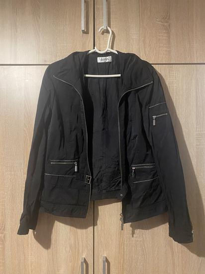 Crna jakna