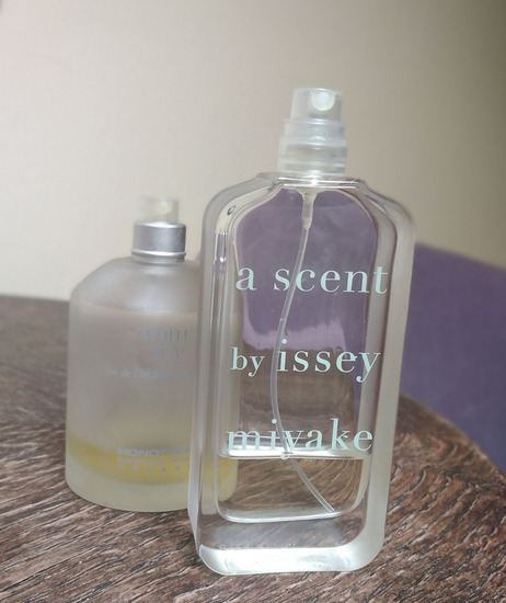 A Scent by Issey Miyake i Monotheme White Tea