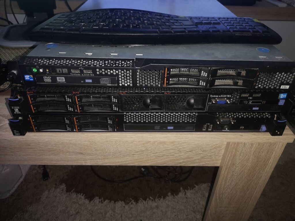 IBM rack serveri 3 komada - AKCIJA Na prodaju 3 kompletna, ispravna