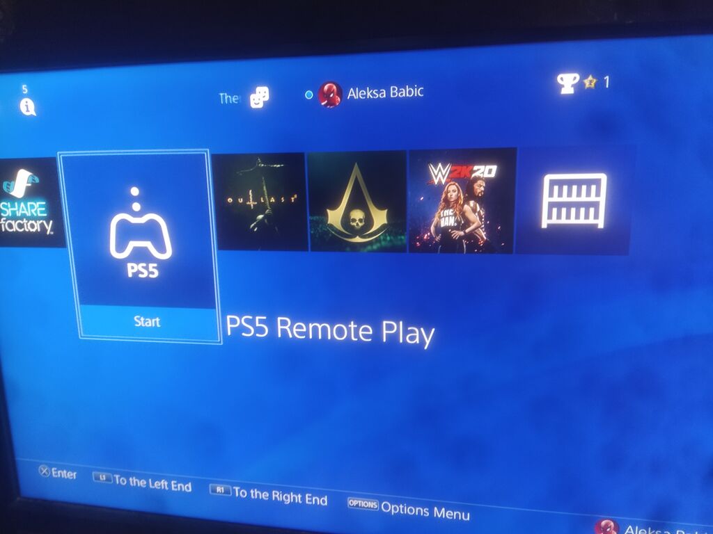 PS4 1TB u dobrom stanju sa nekoliko igrica i dva dzoistika