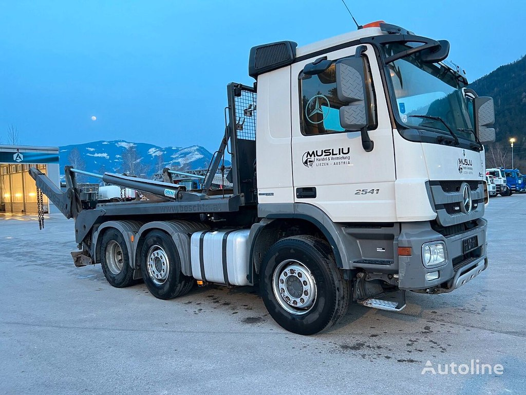 Mercedes-Benz Actros 2541 kamion autopodizač kontejnera