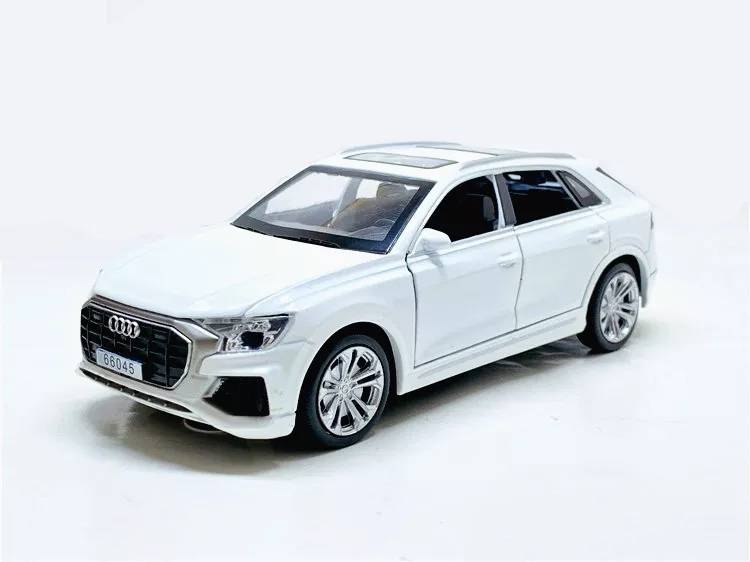 Beli Audi Q8 metalni die cast 1/24 - Beli Audi Q8 metalni die cast 1/24