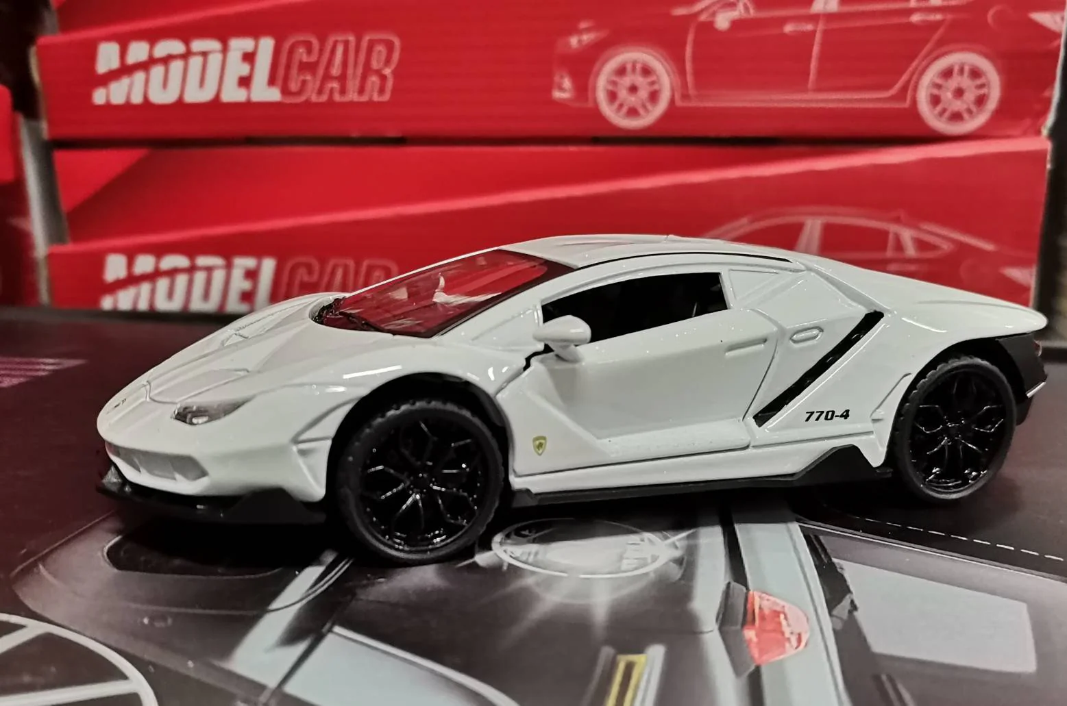 Beli Lamborghini Centenario DieCast 1 /32 - Beli Lamborghini Centenario DieCast 1 /32