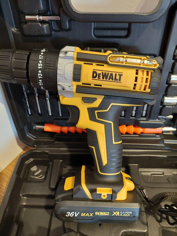 Dewalt 36 w Aku srafilica busilica cekic dve baterije - Dewalt 36 w Aku srafilica busilica cekic dve baterije