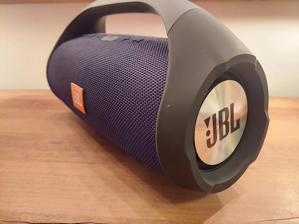 JBL Boombox Bluetooth zvucnik 30 cm USB FM Blutut Powerbank - JBL Boombox Bluetooth zvucnik 30 cm USB FM Blutut Powerbank