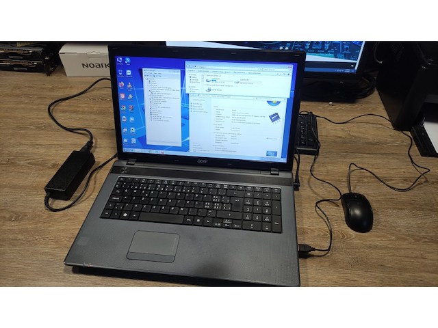 Laptop Acer 17 inca Windows 7 ram 4gb hdd 320gb
