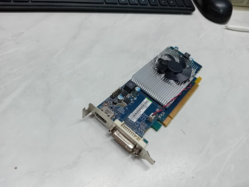 pci e grafika 1gb low format sapphire radeon HD7350