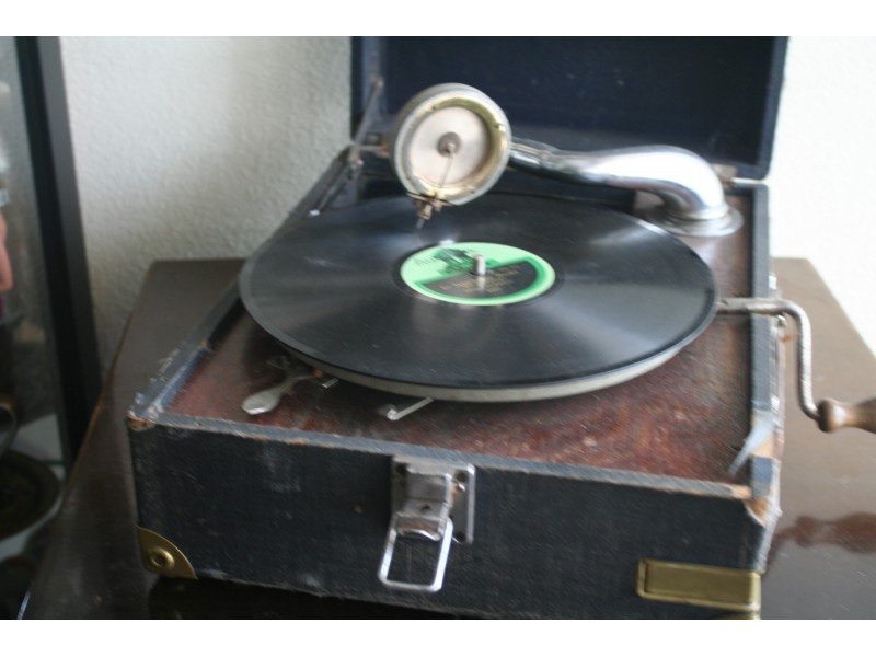 Gramofon vintage `His Master`s Voice`