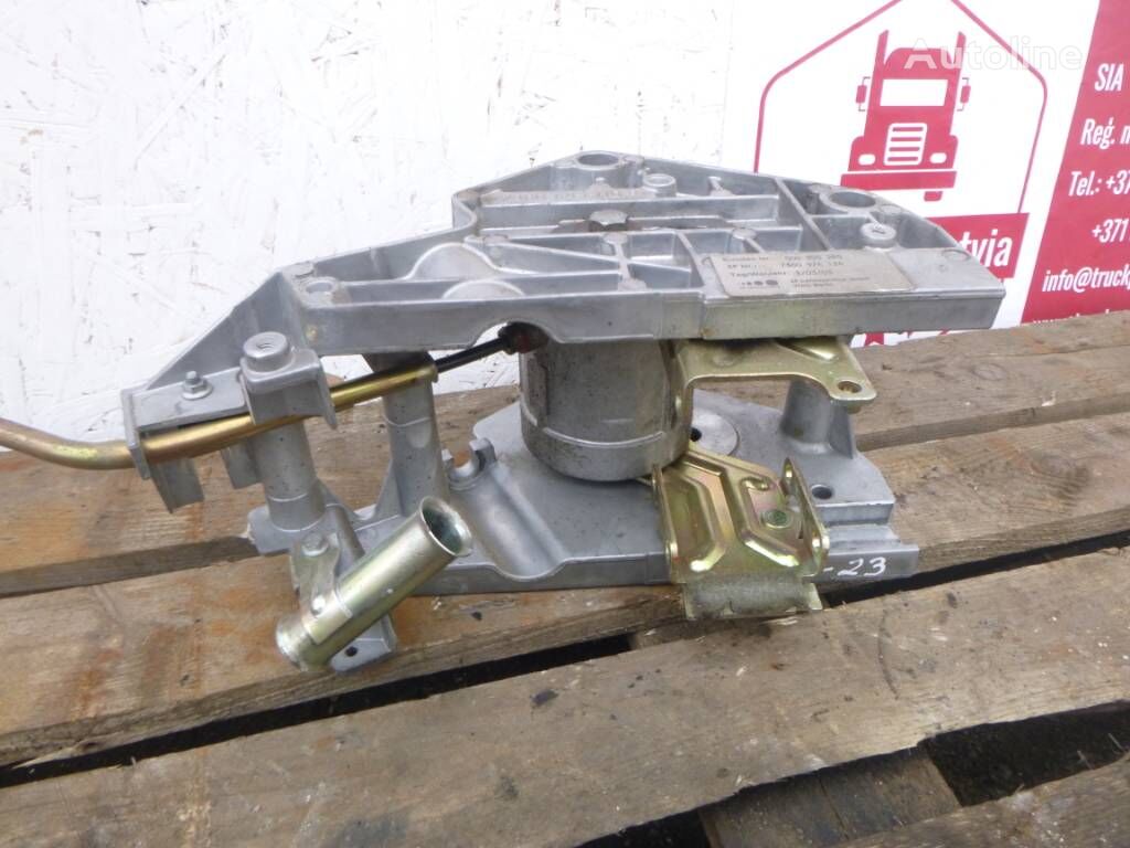 IVECO Stralis steering column bracket 500355285 kabina za tegljača