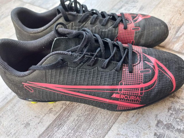 Kopačke Nike Mercurial br.38