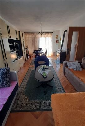 Lepa, novija kuća, 130 m2, plac 698 m2, na ravnom