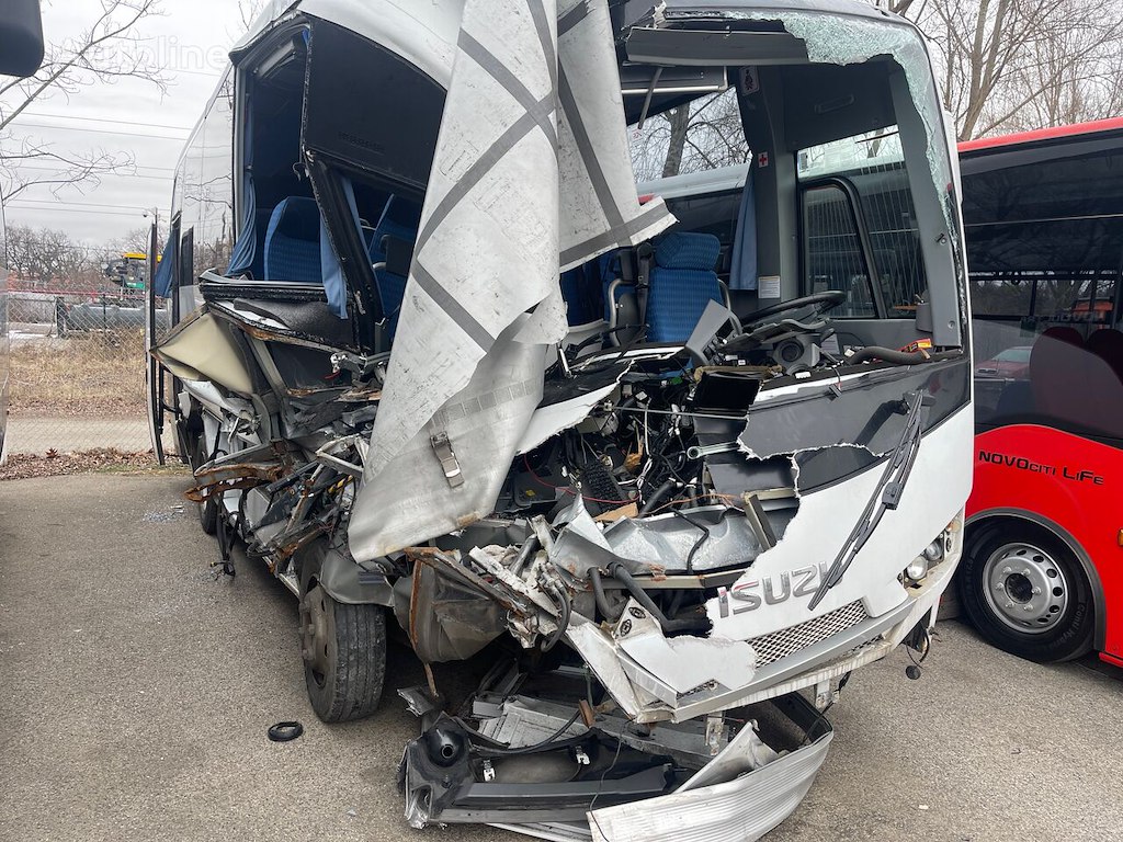 ISUZU NOVO Ultra E6 OBD C 2019 Niesetronic havarované na ND Isuzu za Isuzu Novo autobusa