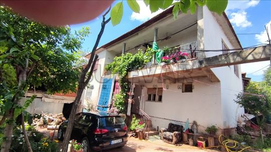 Prodaje se porodična kuća u Knez selu