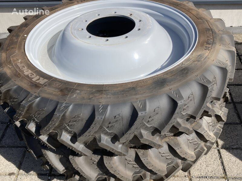 Kleber Pflegeräder MF 76XX 7624 270/95 R36 + 300/95 R52 Kleber točak