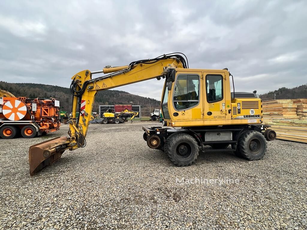 Liebherr 900ZW bager na šinama