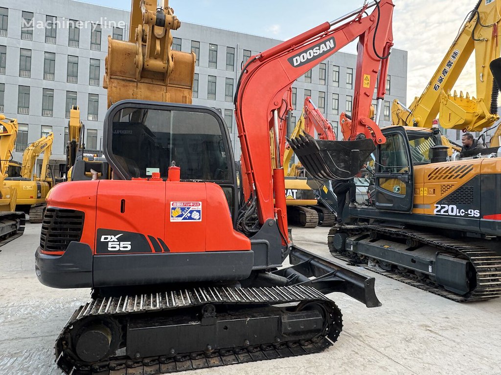 Doosan DX75 bager guseničar