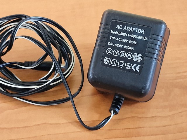 AC adapter 9 V - 800 mA