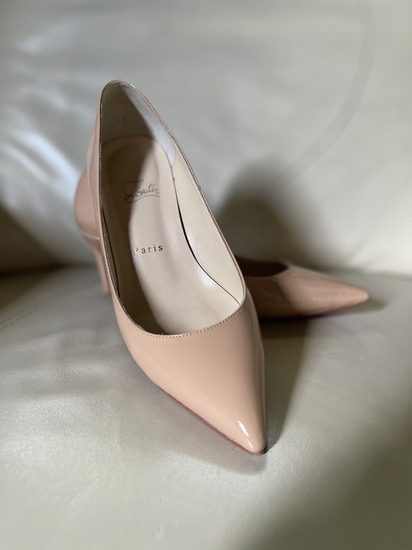 Louboutin salonke nude *18000din do 01.03.*