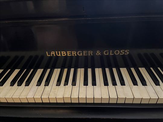 Polukoncertni klavir Lauberger&Gloss