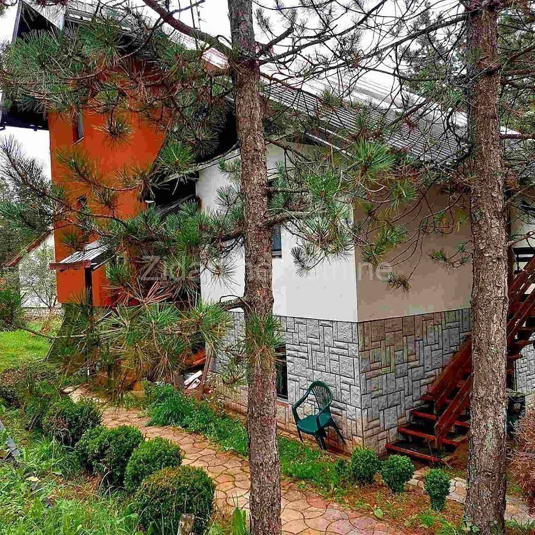 Zlatibor, Zova, prodaja kuće sa 5 apartmana