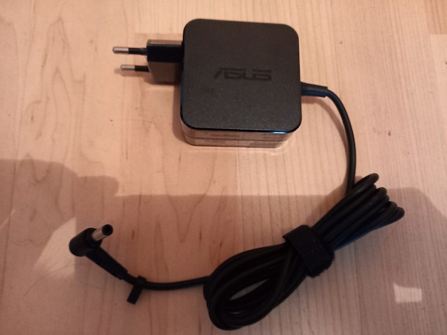 asus punjac 19v 2.37a 45w 5.5mm x 2.5mm original novo