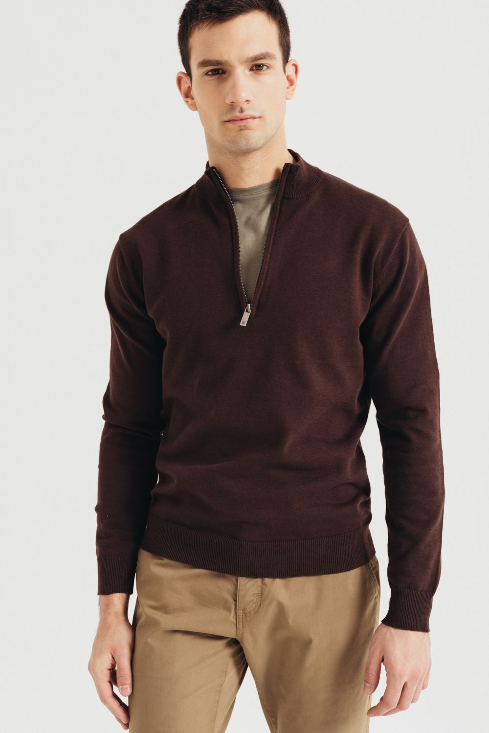Džemper u braon boji
