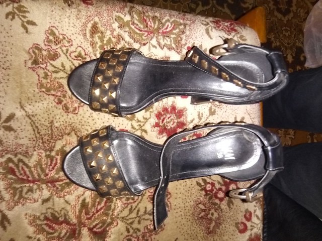 Crne H&;;;M sandale sa nitnama 38