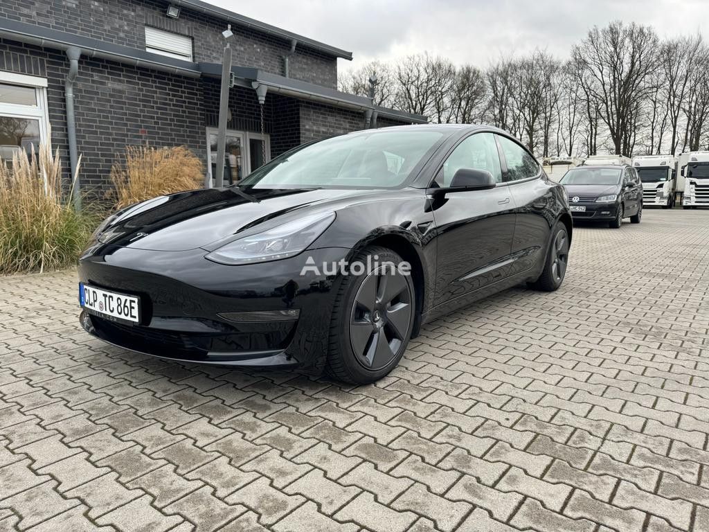 Tesla Model 3 Long Range / AHK sedan