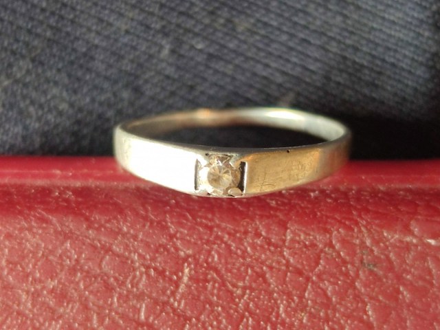Srebrni prsten sa beli kamenom 925 finoce
