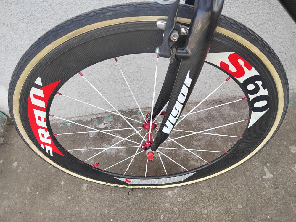 Prednji tocak carbon sram s60