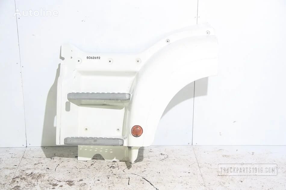 MAN TGS Body & Chassis Parts Instapbak Li. TGS 81615100471 blatobran za kamiona