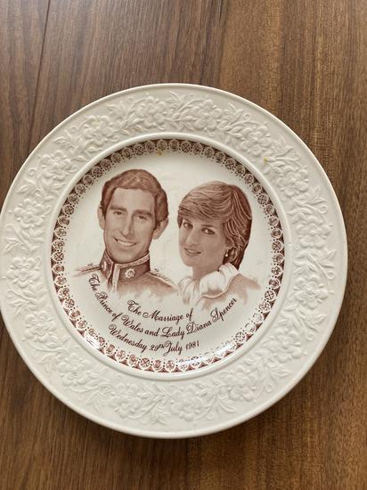 Ukrasni tanjir Prince Charles i Dajana retko