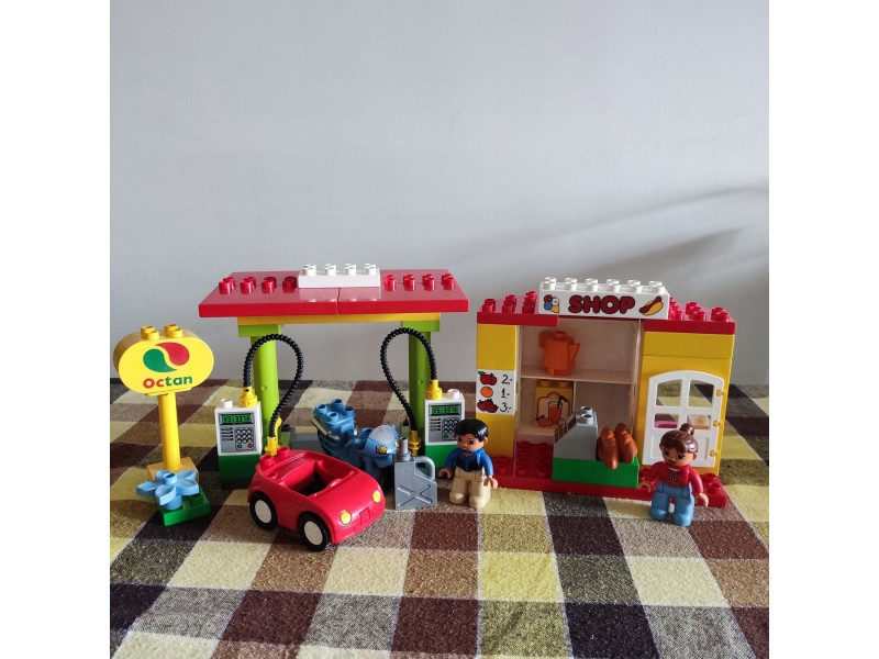 Lego Duplo benzinska stanica