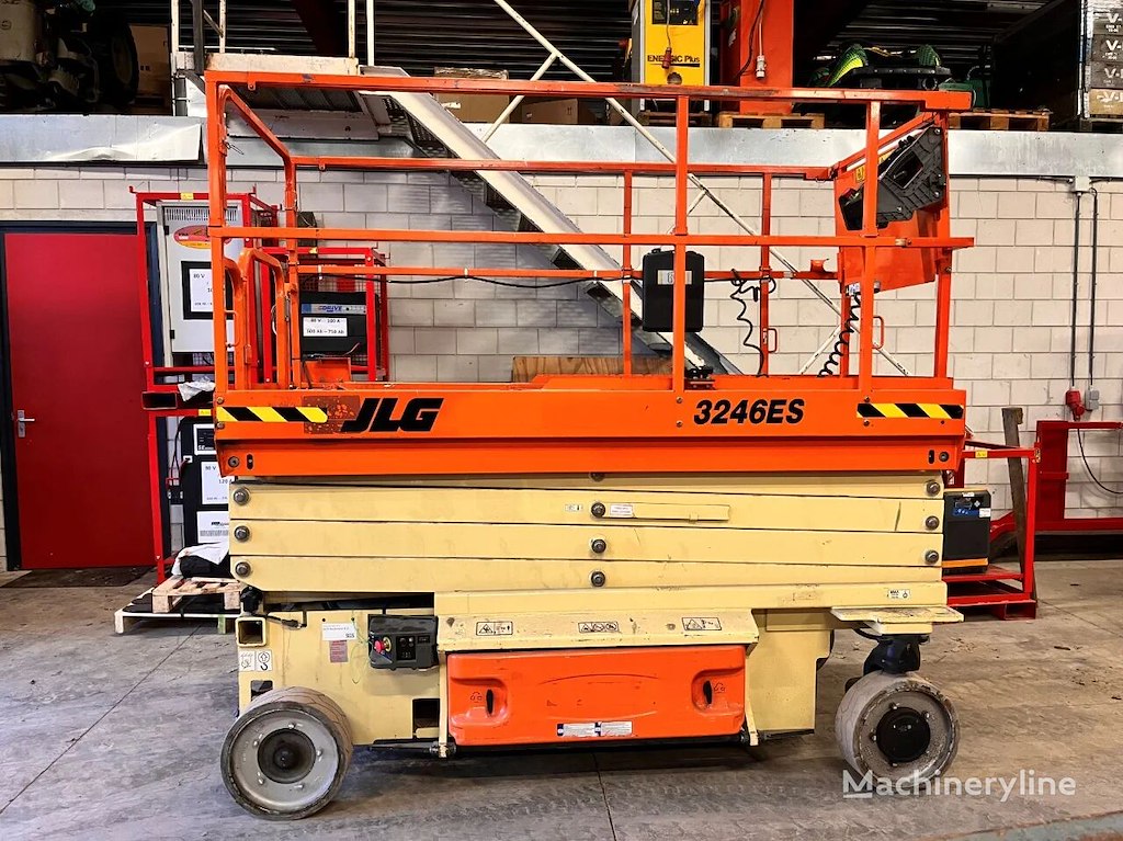 JLG 3246ES makazasta platforma