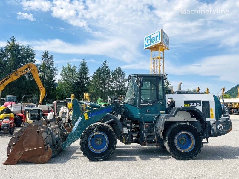 Komatsu WA320-8 prednji utovarivač